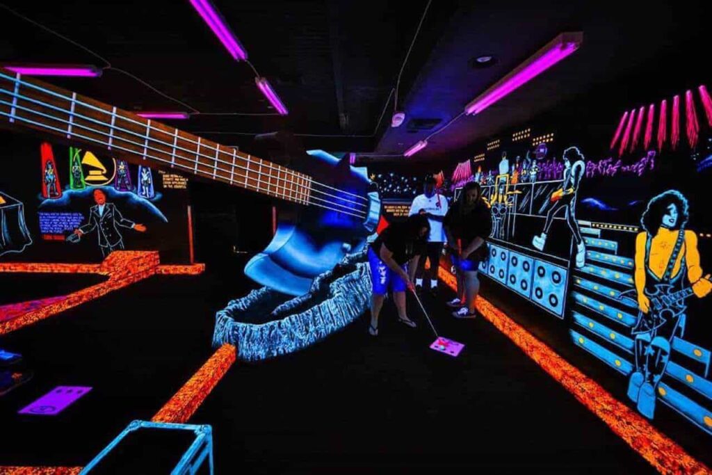 Kiss Mini Golf - Builders United