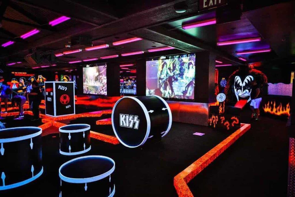 Kiss Mini Golf - Builders United