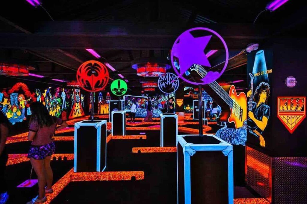 Kiss Mini Golf - Builders United